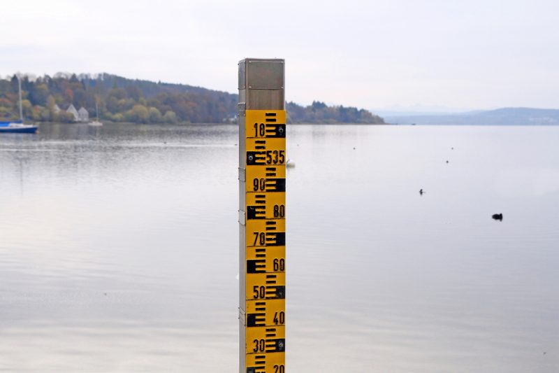 iStock-452019301 sea-level water gauge bay lake – Lisa Miller Associates